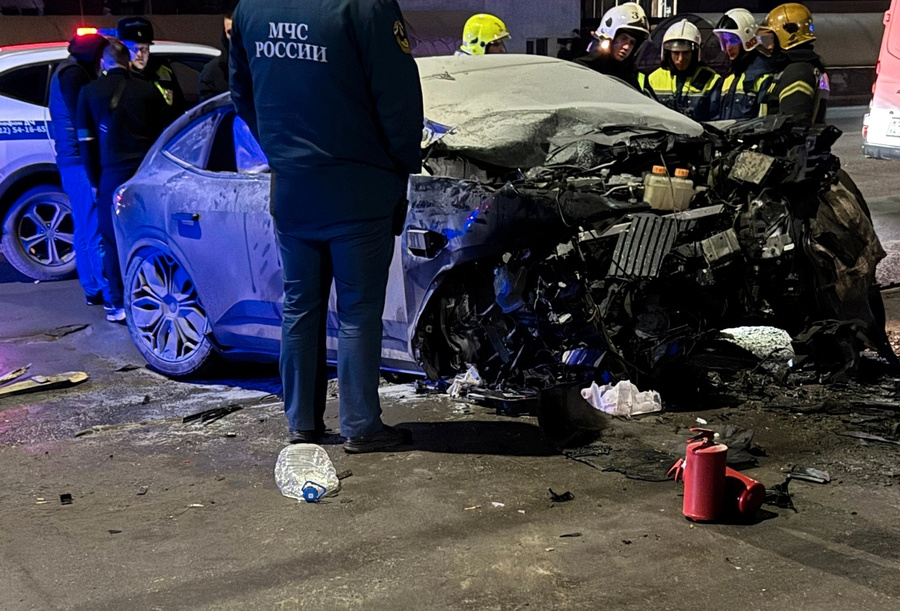 Китайский кроссовер загорелся после ДТП на Большой Нижегородской во ...