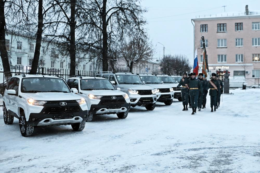 Владимирским спасателям переданы ключи от 12 единиц спецтранспорта